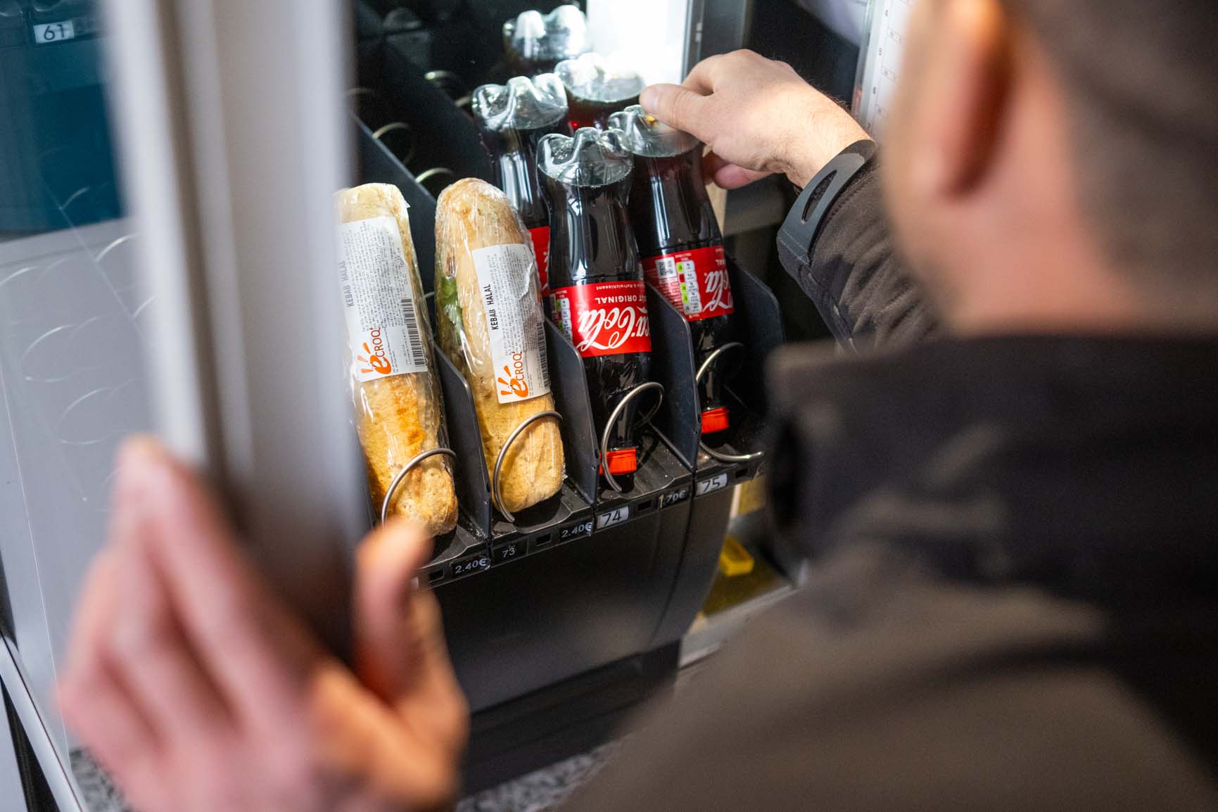 Distributeur automatique de boissons et confiseries - Arabica é Chocolat